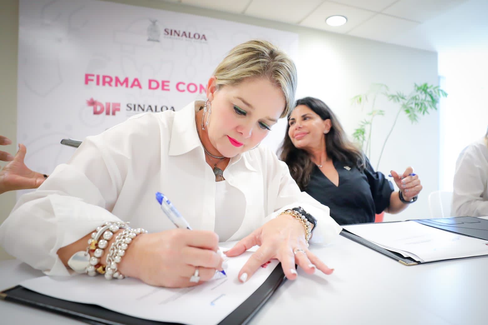 SIGNAN CONVENIO DE COLABORACIÓN EL SISTEMA DIF SINALOA Y LA FUNDACIÓN ...